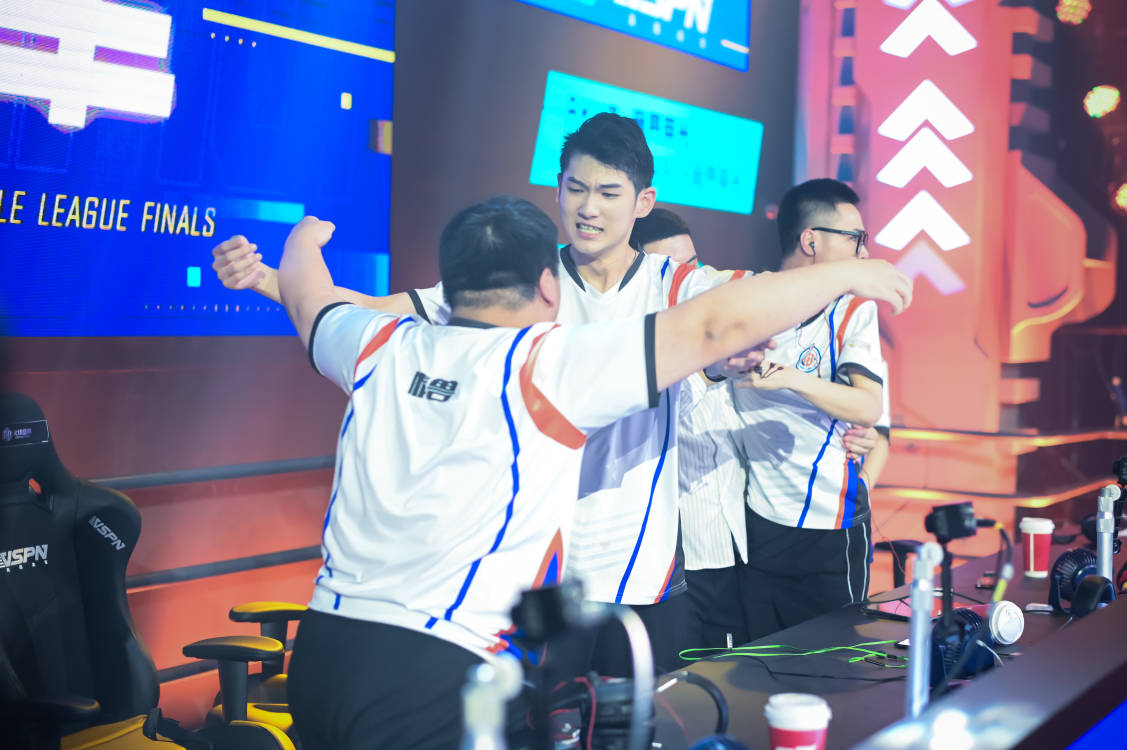 你我皆英雄 闯入决赛的R.LGD与EP无一弱旅
