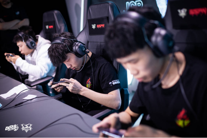 赛事中心 -【常规赛快讯】JCR2:1战胜Weibo 成功锁定晋级名额- QQ飞车手游 - 腾讯游戏