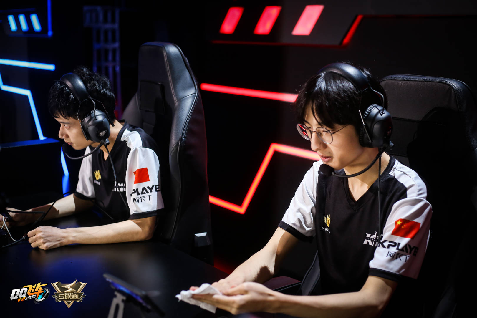 赛事中心 -【常规赛快讯】KING2:1战胜RWK 道具组扎实抓地挽回战况- QQ飞车手游 - 腾讯游戏