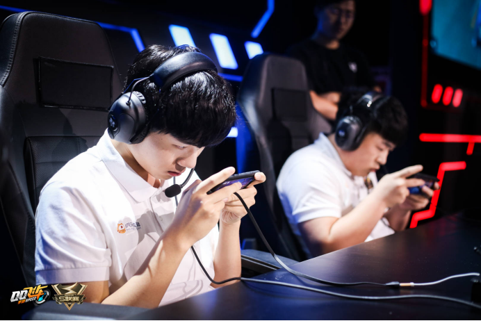 赛事中心 -【常规赛快讯】QG3:2战胜RNG.M 成功进击总决赛- QQ飞车手游 - 腾讯游戏