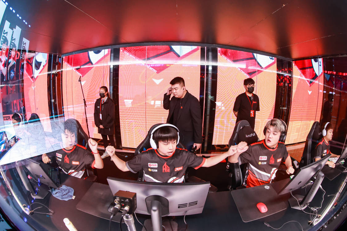 火线报道：【解说锐评】大娇娇、怪咔锐评揭幕战AG vs 白鲨赛事看点 --穿越火线官方网站-腾讯游戏