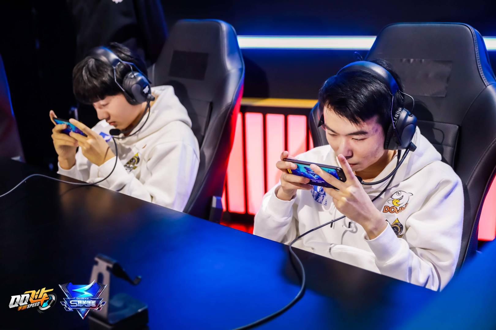 赛事中心 -【常规赛快讯】RNG.M2:1战胜QG 上演巅峰对决- QQ飞车手游 - 腾讯游戏