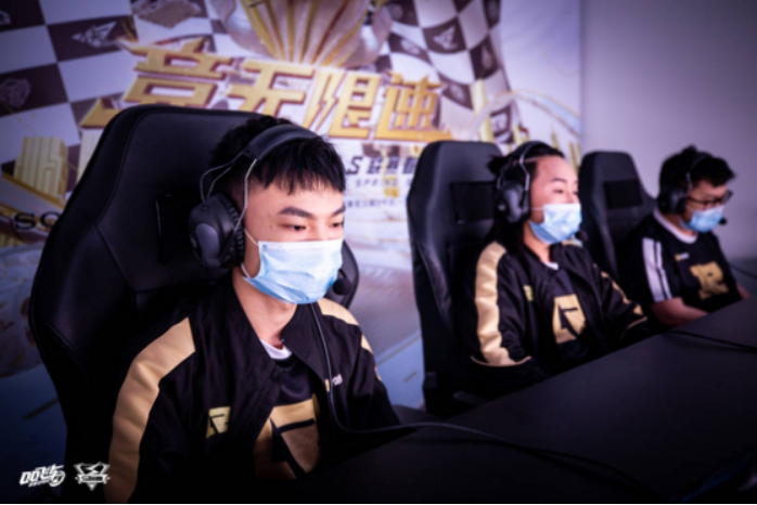 赛事中心 -【常规赛快讯】RSG2:1战胜RNG.M 厚积薄发稳住榜首- QQ飞车手游 - 腾讯游戏