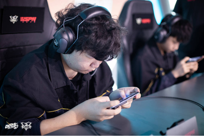 赛事中心 -【常规赛快讯】QG3:2战胜RNG.M 稳扎稳打赢下鏖战- QQ飞车手游 - 腾讯游戏