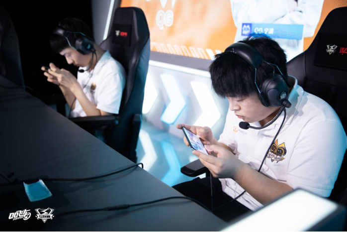 赛事中心 -【常规赛快讯】QG3:2战胜RNG.M 稳扎稳打赢下鏖战- QQ飞车手游 - 腾讯游戏