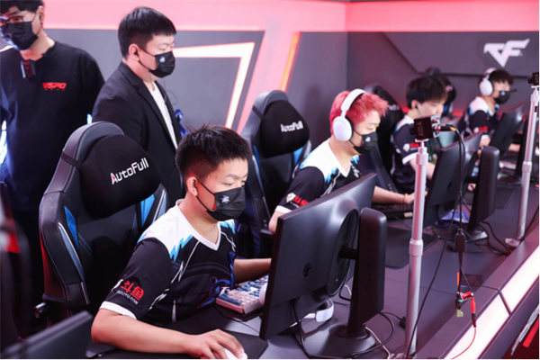 火线报道：【解说锐评】Q9能否战胜"心魔"BS，突破手发挥成为胜负关键 --穿越火线官方网站-腾讯游戏