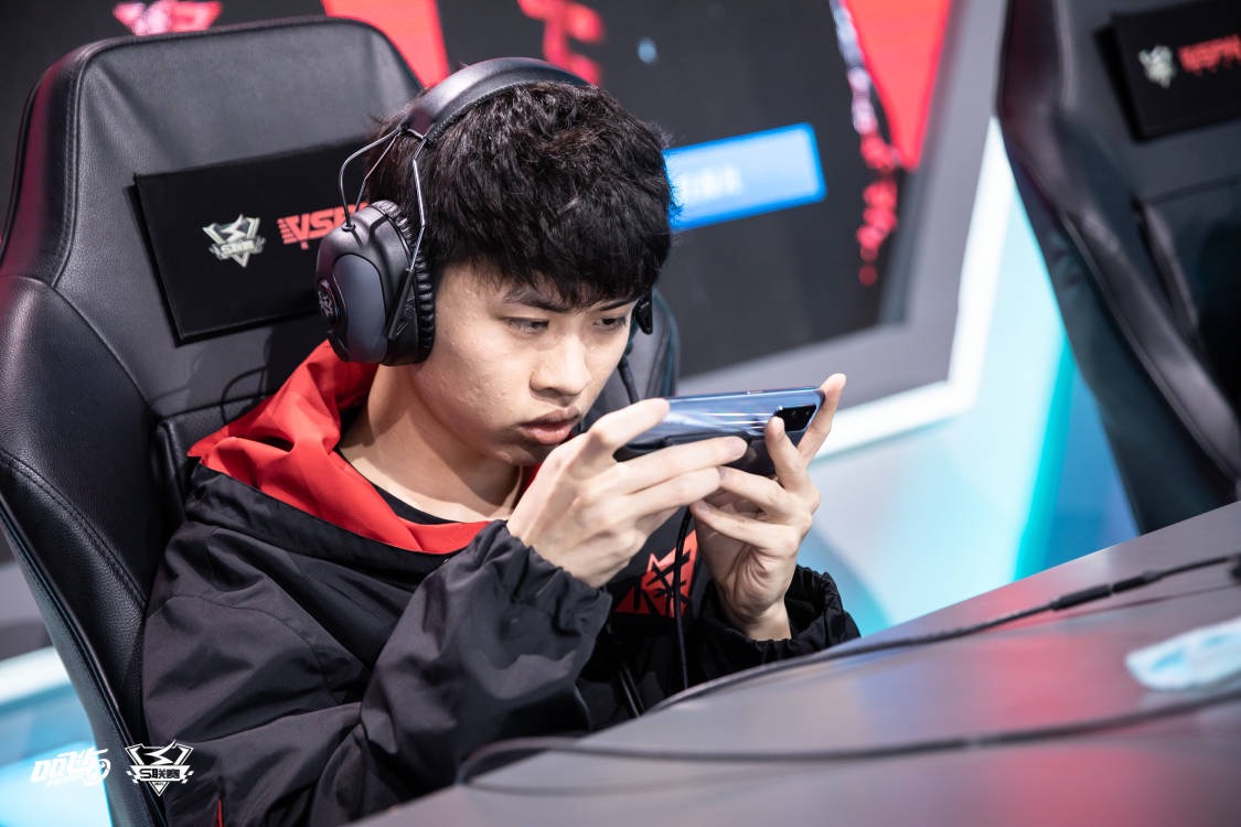 赛事中心 -【常规赛快讯】RWK 2:0战胜RDG 不惧鏖战逆风翻盘！- QQ飞车手游 - 腾讯游戏