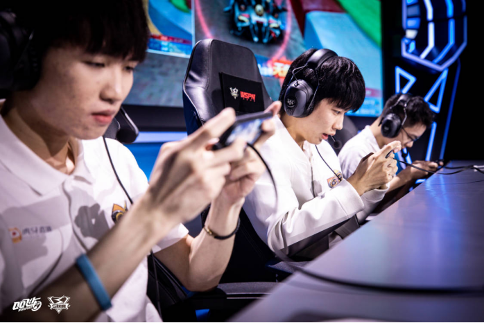 赛事中心 -【常规赛快讯】QG2:0战胜RNG.M 稳中求胜强势复仇- QQ飞车手游 - 腾讯游戏