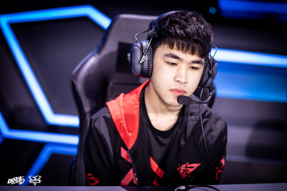 赛事中心 -【季后赛快讯】RNG.M 3:1战胜RWK 实力不凡奋力向前！- QQ飞车手游 - 腾讯游戏