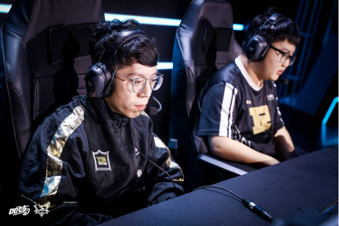 赛事中心 -【常规赛快讯】RNG.M 2：0战胜 JCR 势如破竹- QQ飞车手游 - 腾讯游戏